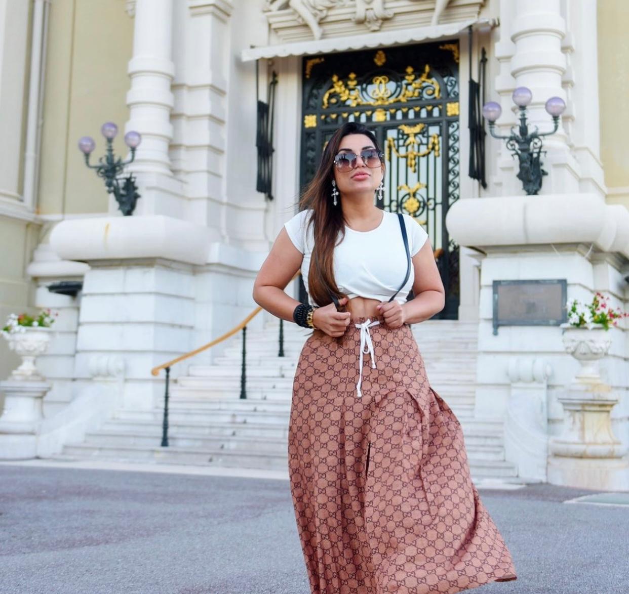 Digital Influencer Kelly Mendes surpreende compartilhando looks ...