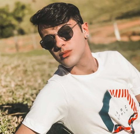 Influenciador Matheus Lopes fala sobre a pressão estética que acontece ...