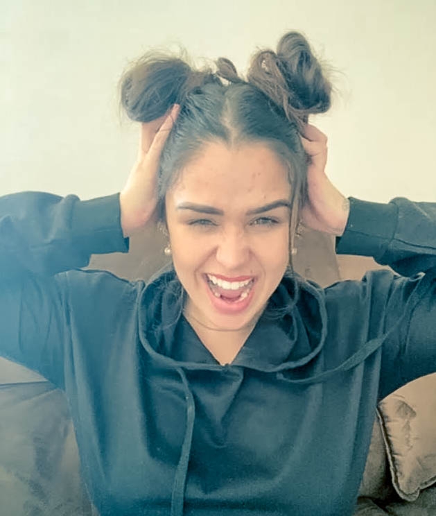 Jhovana Kelly causa polêmica nas redes sociais com ensaio inusitado ...